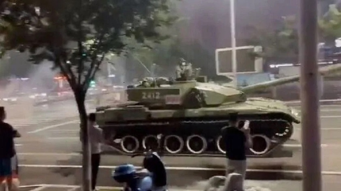 Διαδηλώσεις στην Κίνα: Τανκς στους δρόμους «ξυπνούν» μνήμες… Τιεν Αν ...