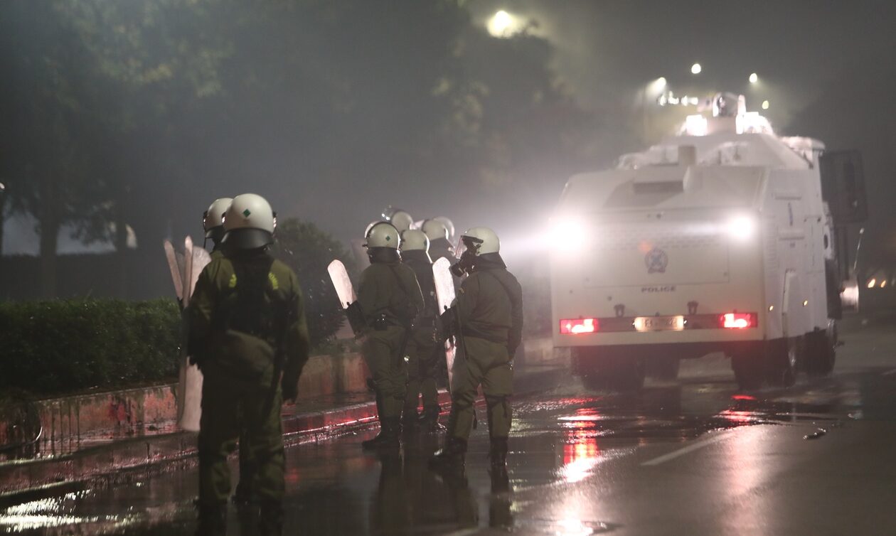 ΔΕΙΤΕ LIVE: ΒΡΟΧΗ ΑΠΟ ΜΟΛΟΤΟΦ ΣΕ ΘΕΣΣΑΛΟΝΙΚΗ ΚΑΙ ΠΑΤΡΑ. ΦΩΤΙΕΣ ΚΑΙ ...