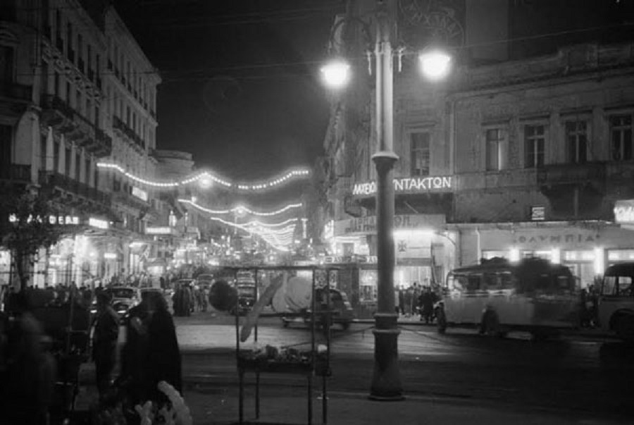 Ασπρόμαυρα… Χριστούγεννα στην Αθήνα του 1960! (ΦΩΤΟ) – Makeleio.gr