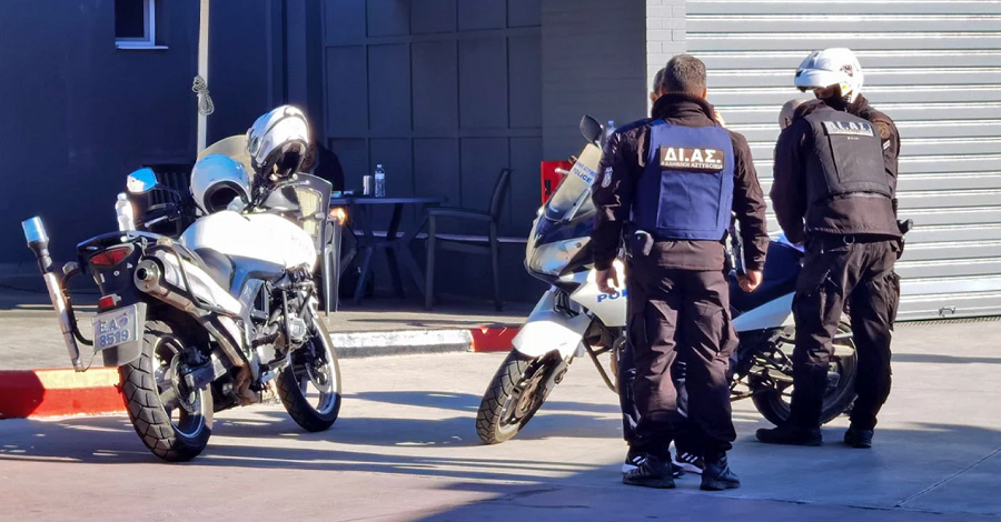 (ΑΝΑΝΕΩΜΕΝΟ) ΠΥΡΟΒΟΛΙΣΜΟΙ ΕΞΩ ΑΠΟ ΒΕΝΖΙΝΑΔΙΚΟ ΣΤΗ ΛΑΥΡΙΟΥ ΣΤΑ ΓΛΥΚΑ ...