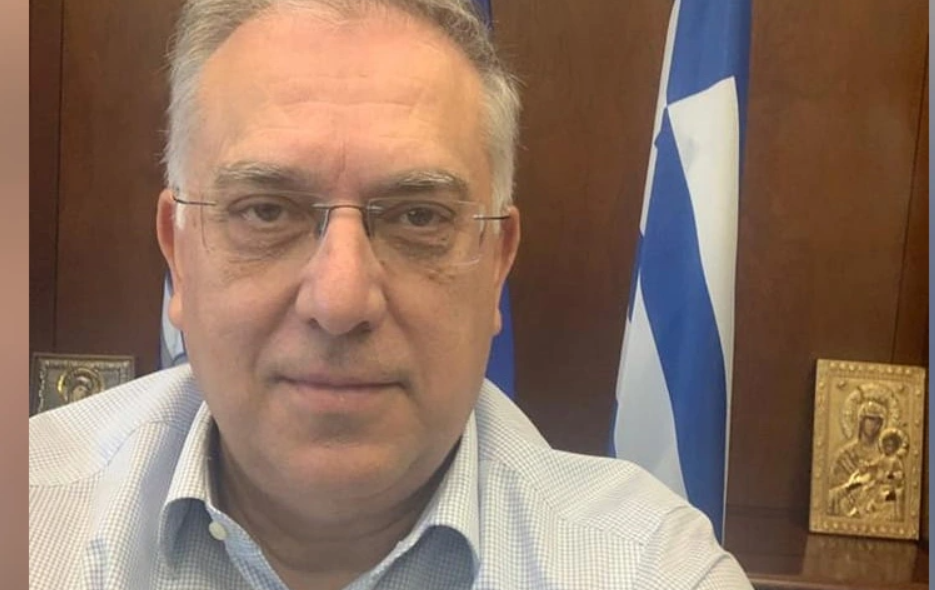 Γενέθλια στο γραφείο για τον Τάκη Θεοδωρικάκο (ΦΩΤΟ) – Makeleio.gr