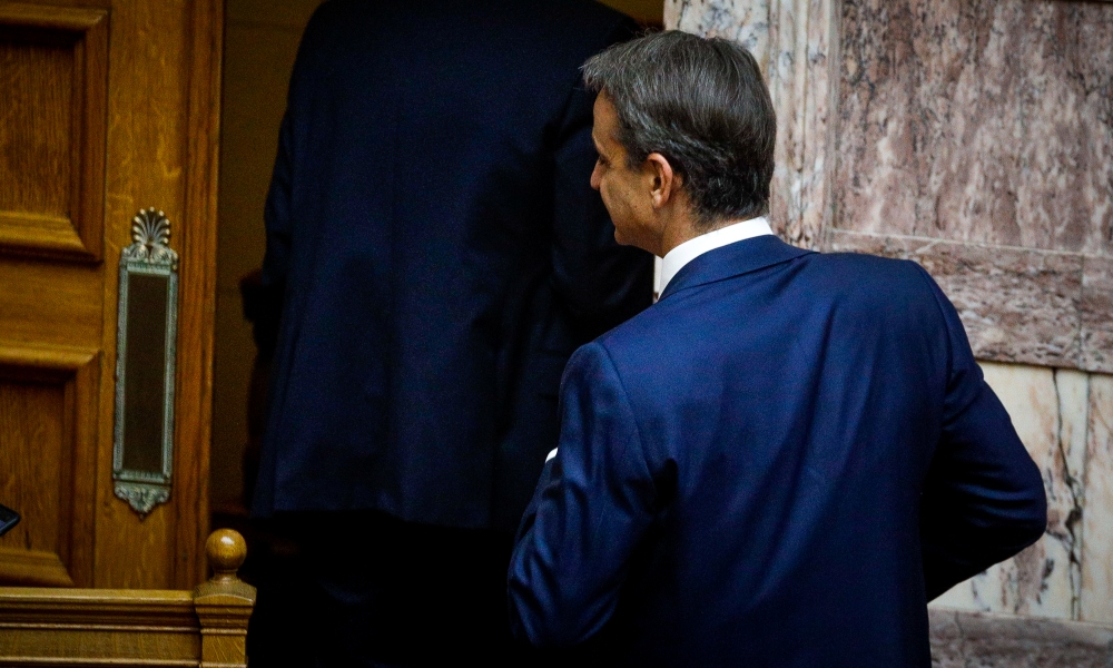 ΡΕ ΤΙ ΜΑΛΑΚΟΠΙΤΟΥΡΑΣ ΕΙΝΑΙ ΑΥΤΟΣ; ΤΗΝ ΚΟΠΑΝΗΣΕ ΚΙ ΕΦΥΓΕ Ο ΚΟΥΛΗΣ ΑΠΟ ΤΗ ...