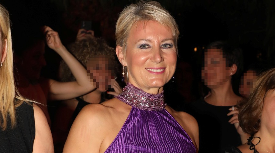 Νατάσα Παζαΐτη: Στα μπουζούκια… ασυνόδευτη (Εικόνες) – Makeleio.gr