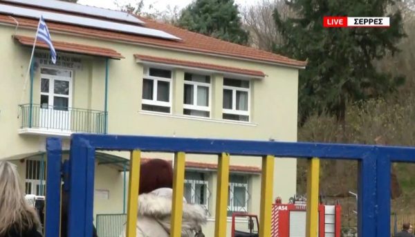 ΤΡΑΓΩΔΙΑ ΣΤΙΣ ΣΕΡΡΕΣ. ΕΝΑ ΠΑΙΔΙ ΝΕΚΡΟ ΑΠΟ ΕΚΡΗΞΗ ΣΕ ΣΧΟΛΕΙΟ ...
