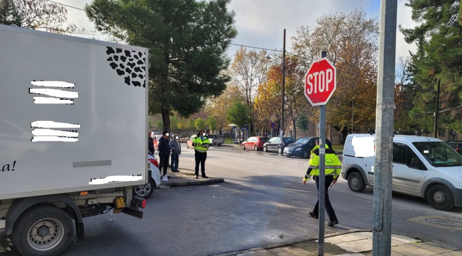 Λάρισα: Γυναίκα παρασύρθηκε από φορτηγό και μεταφέρθηκε στο νοσοκομείο ...