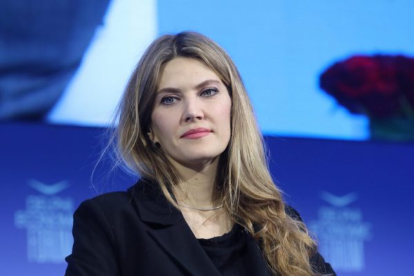 ΠΑΡΑΜΕΝΕΙ ΠΙΣΩ ΑΠΟ ΤΑ ΣΙΔΕΡΑ Η ΕΥΑ ΚΑΪΛΗ – ΤΟ ΕΥΑΚΙ ΜΑΖΙ ΜΕ ΤΟΝ ...