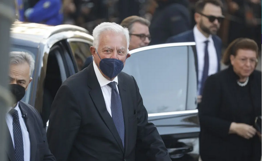 Ο ΧΑΦΙΕΣ: Αποδοκιμασίες στη Μητρόπολη: Γιουχαΐστηκαν Παναγιώτης ...