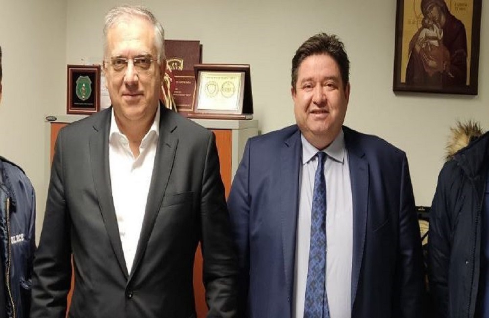 ΑΝΩΤΑΤΟΣ ΓΑΛΟΝΑΣ ΤΗΣ ΕΛ.ΑΣ ΤΙΝΑΖΕΙ ΣΤΟΝ ΑΕΡΑ ΥΠΟΥΡΓΕΙΟ ΔΗΜ. ΤΑΞΗΣ ΚΑΙ ...