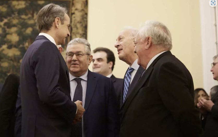 ΤΟ ΠΑΙΖΕΙ ΚΑΙ ΒΟΥΔΑΣ Ο ΑΧΡΗΣΤΟΣ! Ο διάλογος Κούλη – Κουτσούμπα για την ...