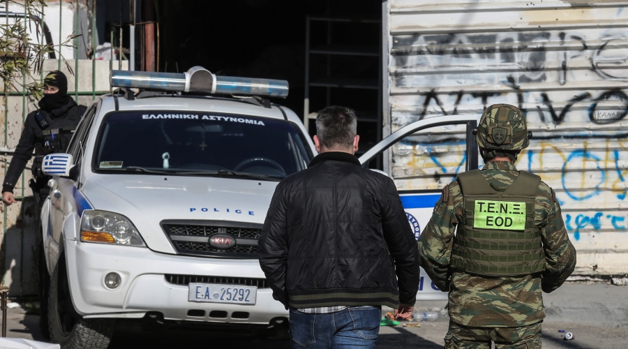 Δεκατρείς συλλήψεις σε ειδικές επιχειρήσεις της ΕΛΑΣ στη Δυτική Αττική ...