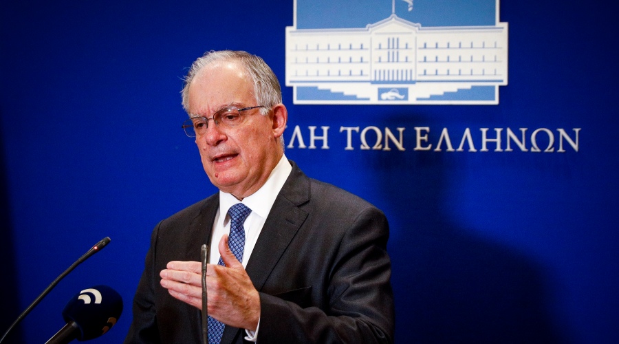 ΤΡΕΜΟΥΝ ΝΑ ΚΑΛΕΣΟΥΝ ΤΟΝ ΡΑΜΜΟ ΣΤΗ ΒΟΥΛΗ. Ο ΥΠΗΡΕΤΗΣ ΤΟΥ ΠΑΡΑΚΡΑΤΟΥΣ ...