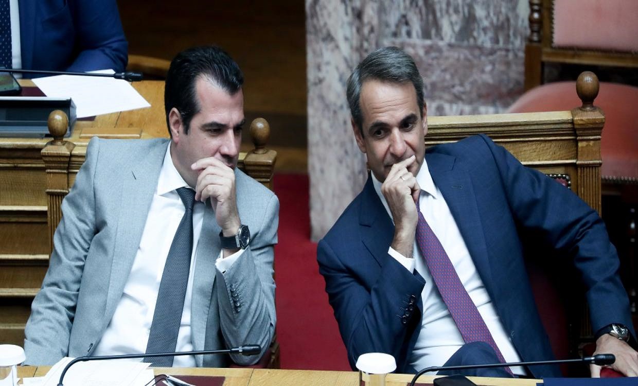 ΕΙΚΟΝΑ ΔΙΑΛΥΣΗΣ ΠΑΝΤΟΥ! ΠΟΛΙΤΕΣ ΠΑΙΖΟΥΝ ΞΥΛΟ ΕΞΩ ΑΠΟ ΤΑ ΦΑΡΜΑΚΕΙΑ ...