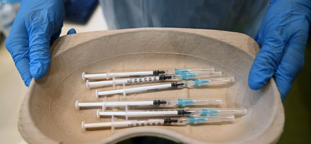 ΠΕΦΤΕΤΕ ΑΠΟ ΤΑ ΣΥΝΝΕΦΑ;;; Θύελλα αντιδράσεων με το βίντεο στελέχους της Pfizer για σκόπιμη ...