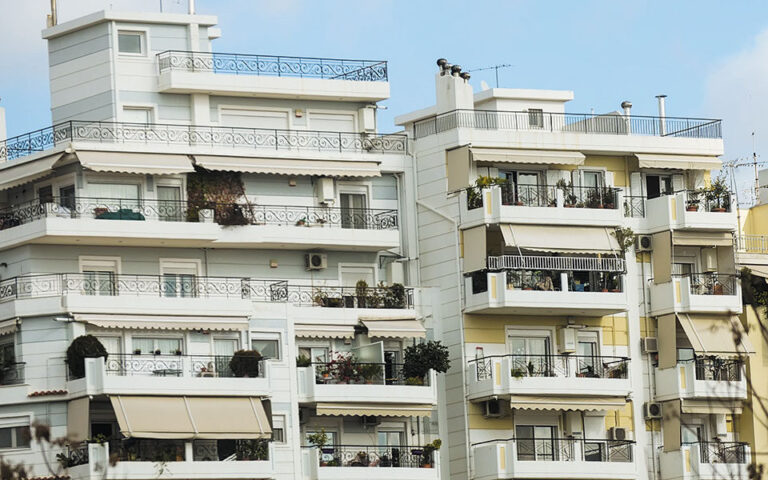 “ΒΓΑΖΟΥΝ ΤΑ ΣΠΙΤΙΑ ΜΑΣ ΣΤΟ ΣΦΥΡΙ!” ΣΤΑ ΚΑΓΚΕΛΑ ΟΙ ΔΑΝΕΙΟΛΗΠΤΕΣ ΜΕ ΤΟΥΣ ...