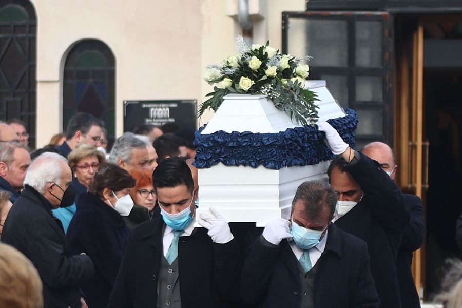 ΑΚΟΜΑ ΚΑΙ ΤΟΥΤΗ ΤΗ ΔΥΣΚΟΛΗ ΣΤΙΓΜΗ ΔΕΝ ΣΕΒΟΝΤΑΙ ΟΥΤΕ ΤΟΥΣ ΣΥΓΓΕΝΕΙΣ ...