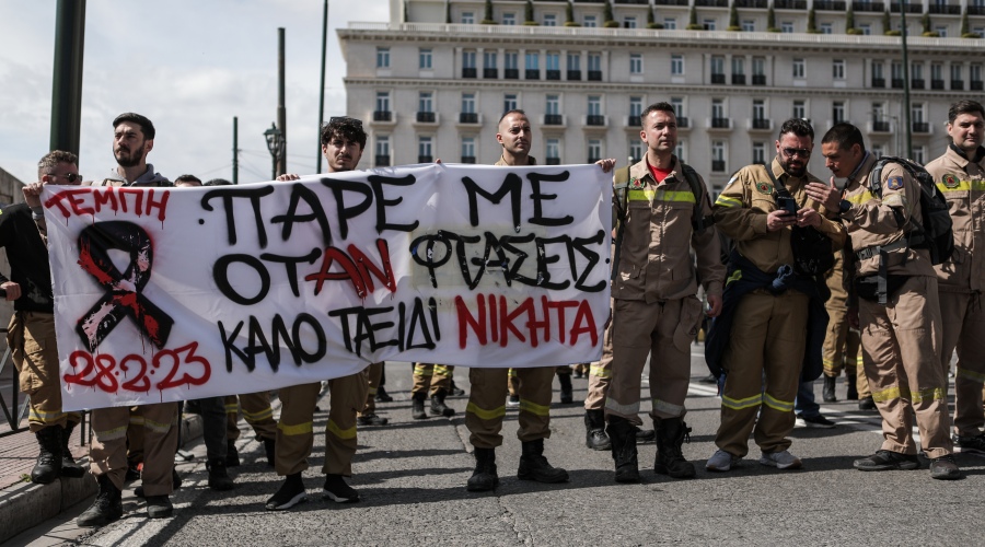 Συγκέντρωση διαμαρτυρίας εποχικών πυροσβεστών στο Σύνταγμα – Ενός ...