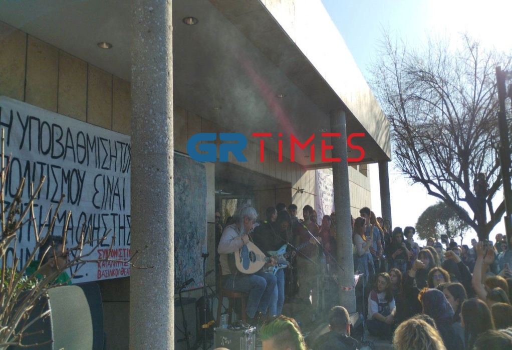 Ανοίγει η αυλαία στο Βασιλικό Θέατρο-Ανεστάλη η κατάληψη – Makeleio.gr