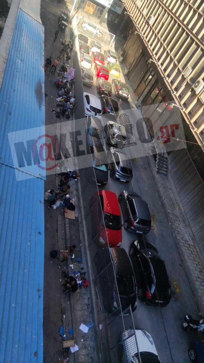 ΠΡΕΖΑ, ΛΗΣΤΕΙΕΣ, ΟΠΛΑ, ΤΡΑΜΠΟΥΚΙΣΜΟΙ ΣΥΝΘΕΤΟΥΝ ΤΗΝ ΚΑΘΗΜΕΡΙΝΟΤΗΤΑ ΤΟΥ ...