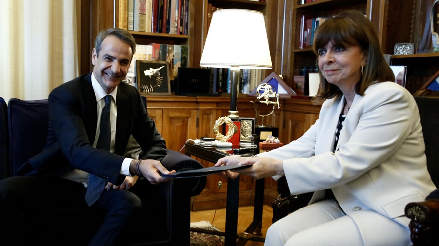 ΔΙΕΘΝΩΣ ΡΕΛΙΖΙ Η ΧΩΡΑ ΓΙΑ ΤΑ ΣΚΑΝΔΑΛΑ ΜΗΤΣΟΤΑΚΗ: «ΔΗΚΤΙΚΟ» ΣΧΟΛΙΟ ΑΠΟ ...