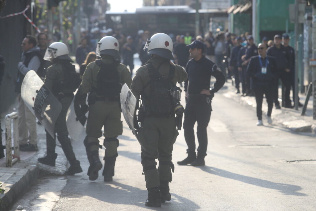 ΜΥΡΙΖΕΙ ΜΠΑΡΟΥΤΙ ΣΤΗΝ ΑΛΕΞΑΝΔΡΑΣ! ΕΠΕΙΣΟΔΙΑ ΚΑΙ ΕΝΑΣ ΤΡΑΥΜΑΤΙΑΣ ΠΡΙΝ ...