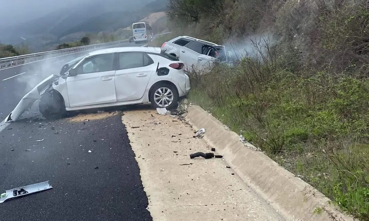 ΜΠΗΚΕ ΜΕ ΙΛΙΓΓΙΩΔΗ ΤΑΧΥΤΗΤΑ ΣΤΟ ΑΝΤΙΘΕΤΟ ΡΕΥΜΑ. ΤΡΑΓΩΔΙΑ ΣΤΟΝ ΕΒΡΟ: ΕΞΙ ...