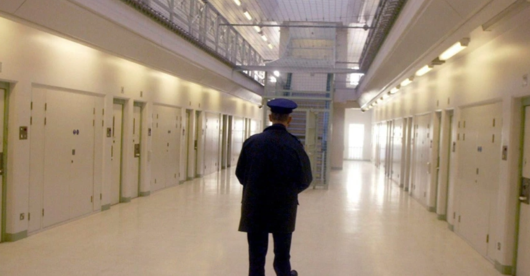 Συμπλοκές και μαχαιρώματα στις φυλακές Λάρισας – Makeleio.gr