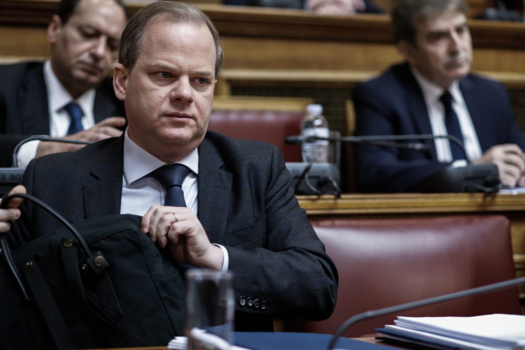 ΕΒΓΑΛΕ ΚΑΙ ΓΛΩΣΣΑ ΤΟ ΚΑΘΑΡΜΑ! Ο ΦΟΝΙΑΣ ΤΩΝ ΤΕΜΠΩΝ ΚΟΥΝΑΕΙ ΤΟ ΔΑΧΤΥΛΟ ...