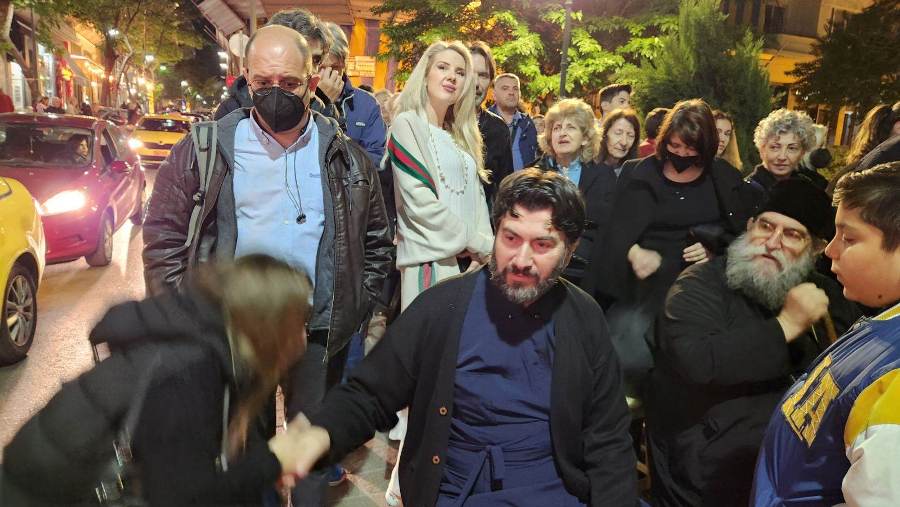 Αθώος του φώναζαν! Ο πατέρας Αντώνιος της Κιβωτού του Κόσμου προσκύνησε ...