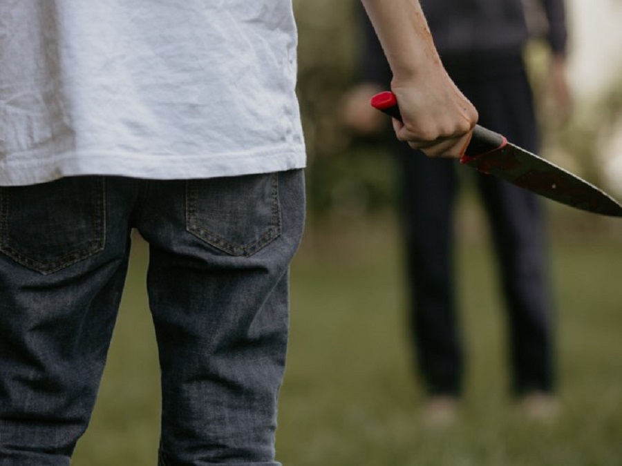 ΕΧΟΥΝ ΚΑΕΙ ΟΛΑ ΤΑ ΚΥΤΤΑΡΑ ΠΙΑ; 45ΧΡΟΝΟΣ ΜΑΧΑΙΡΩΣΕ ΕΝΑΝ ΣΥΝΑΔΕΛΦΟ ΤΟΥ ΣΕ ...