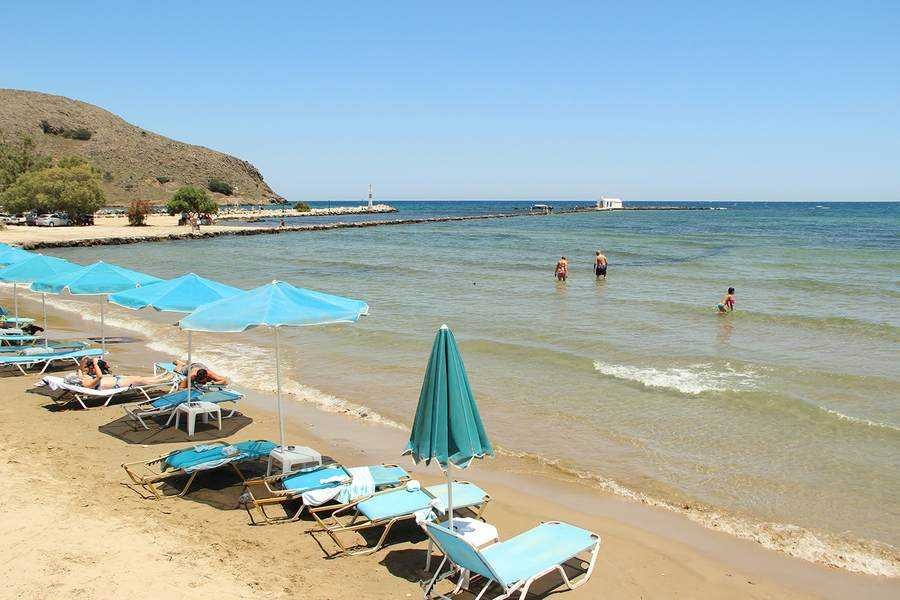 Ποια καλλυντικά πρέπει να αποφεύγετε πριν πάτε παραλία – Makeleio.gr