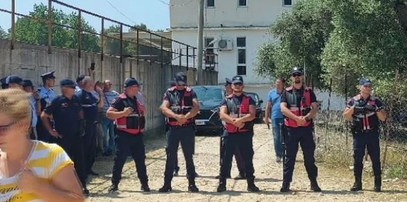 “ΒΡΑΖΕΙ” Η ΧΕΙΜΑΡΡΑ! ΕΝΤΑΣΗ ΣΤΟ ΔΗΜΑΡΧΕΙΟ – ΟΙ ΑΛΒΑΝΟΙ “ΕΞΟΝΤΩΝΟΥΝ ...