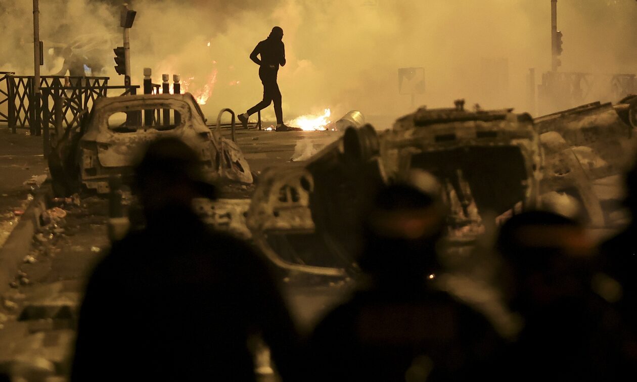 ΖΩΝΤΑΝΗ ΕΙΚΟΝΑ. ΦΛΕΓΕΤΑΙ Η ΓΑΛΛΙΑ – ΤΑ ΤΕΘΩΡΑΚΙΣΜΕΝΑ ΒΓΗΚΑΝ ΣΤΟΥΣ ...