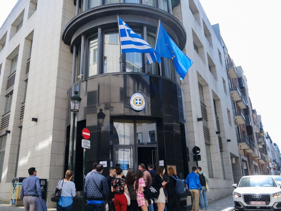 Ομαλά και χωρίς προβλήματα ψήφισαν οι Έλληνες της διασποράς – Ξεπέρασε ...