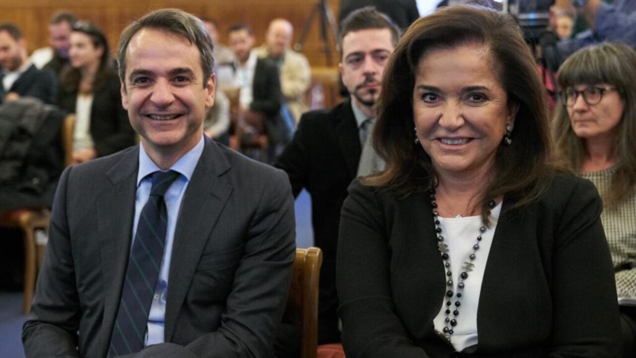 Η ΝΟΝΑ ΤΗΣ ΦΑΜΙΛΙΑΣ. Ο ΦΑΣΙΣΜΟΣ ΤΩΝ ΚΟΡΛΕΟΝΕ ΚΑΤΕΒΑΣΕ ΤΙΣ ΜΑΣΚΕΣ ...