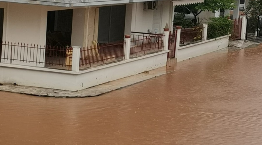 ΤΟΥΣ “ΕΠΝΙΞΕ” Η ΚΑΤΑΙΓΙΔΑ – ΠΛΗΜΜΥΡΙΣΑΝ ΔΡΟΜΟΙ ΚΑΙ ΣΤΗ ΧΑΛΚΙΔΙΚΗ ...