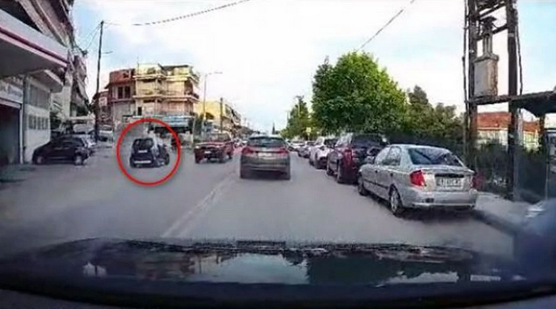 Απίστευτο κι όμως… ελληνικό: Οδηγός στη Λαμία κάνει διπλή προσπέραση σε ...