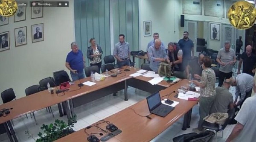 ΔΗΜΟΤΙΚΟΣ ΣΥΜΒΟΥΛΟΣ ΣΤΗ ΧΙΟ ΚΑΤΕΡΡΕΥΣΕ ΤΗΝ ΩΡΑ ΤΗΣ ΣΥΝΕΔΡΙΑΣΗΣ – ΤΟΝ ...
