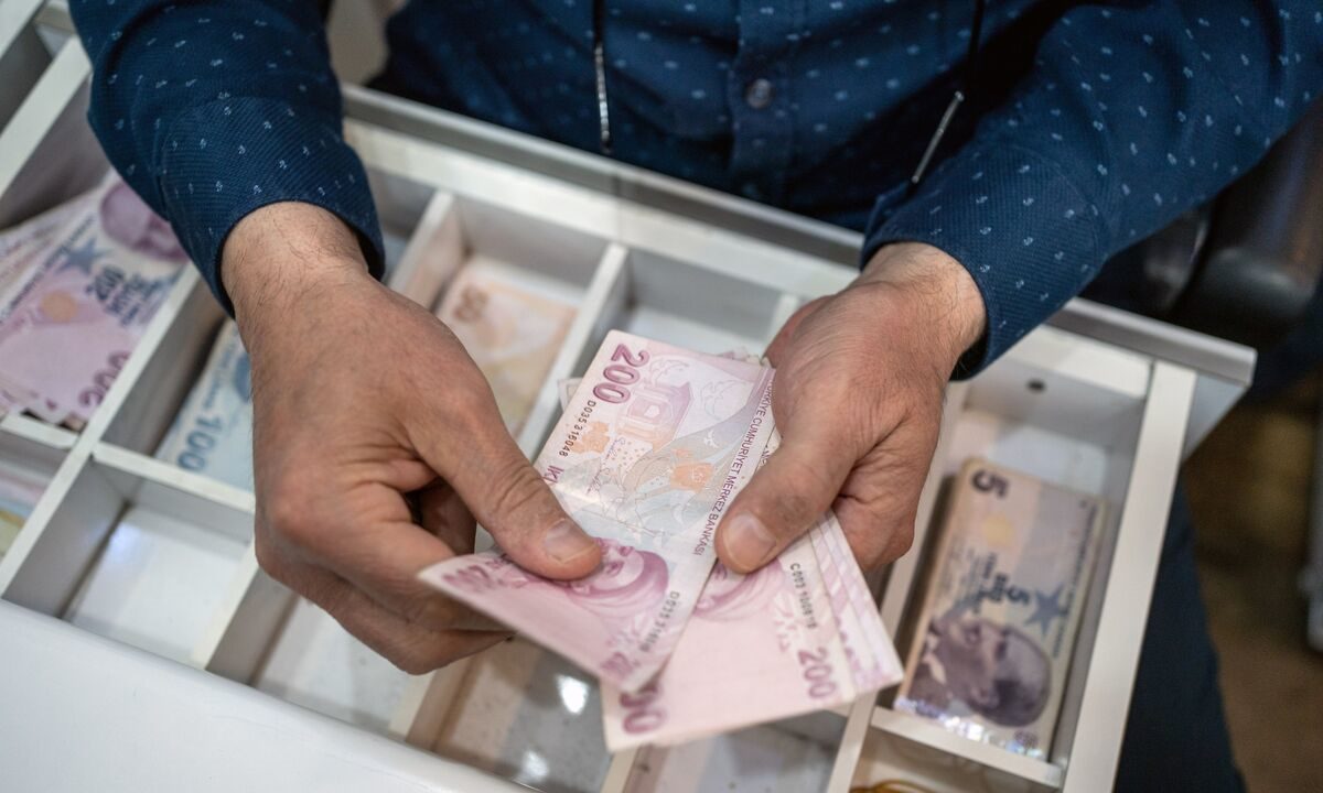 Τουρκία: Σε νέο χαμηλό ρεκόρ κατρακύλησε η τουρκική λίρα – Πολίτες σε ...