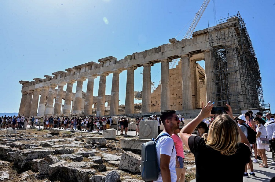 Τα “αγαθά” της κ. Μενδώνη-Λιγνάδη! Ουρές έξω από την Ακρόπολη ...