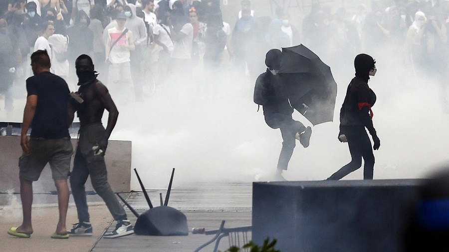 Η ΚΑΤΑΣΤΑΣΗ ΕΧΕΙ ΞΕΦΥΓΕΙ ΑΠΟ ΤΟΝ ΜΑΚΡΟΝ – ΣΥΓΚΡΟΥΣΕΩΝ ΣΥΝΕΧΕΙΑ ΚΑΙ ΧΘΕΣ ...