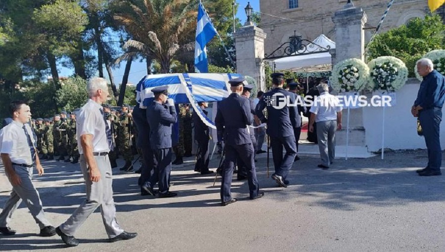 Η ΚΡΗΤΙΚΗ ΓΗ ΥΠΟΔΕΧΤΗΚΕ ΤΟΝ ΣΜΗΝΑΓΟ ΧΡΗΣΤΟ ΜΟΥΛΑ ΣΕ ΚΛΙΜΑ ΟΔΥΝΗΣ ...