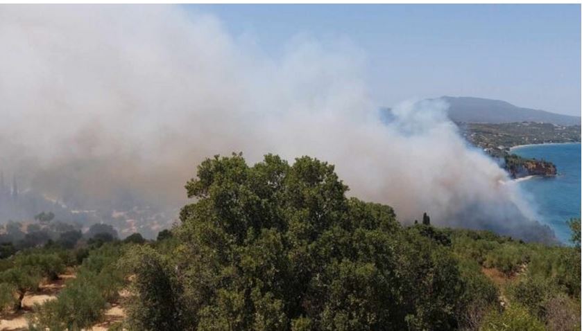 Μεγάλη φωτιά και στη Μεσσηνία – Κοντά σε οικισμούς στην Αγία Τριάδα ...