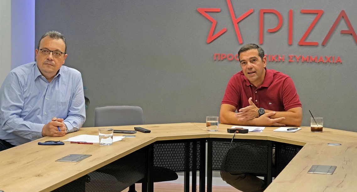 ΠΕΤΑΧΤΗΚΑΝ ΓΡΑΦΕΙΑ ΣΤΟΝ ΑΕΡΑ,ΟΙ ΦΩΝΕΣ ΑΚΟΥΓΟΝΤΑΝ ΜΕΧΡΙ ΤΟ ΙΣΟΓΕΙΟ ΤΟΥ ...