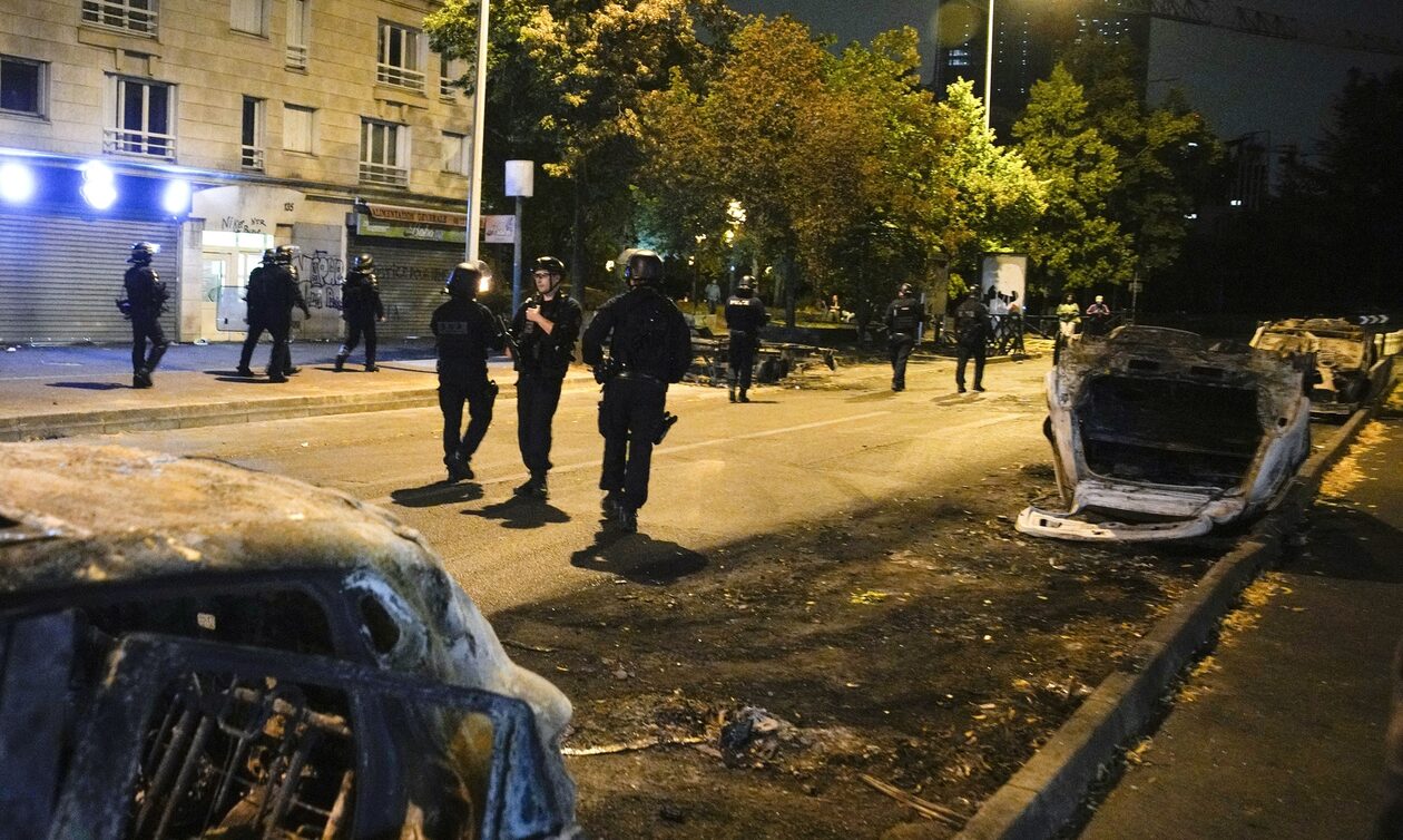 ZΩΝΤΑΝΑ ΟΛΕΣ ΟΙ ΕΞΕΛΙΞΕΙΣ ΣΤΗΝ ΓΑΛΛΙΑ. “Ο ΑΣΤΥΝΟΜΙΚΟΣ ΕΙΠΕ ΠΥΡΟΒΟΛΗΣΕ ...