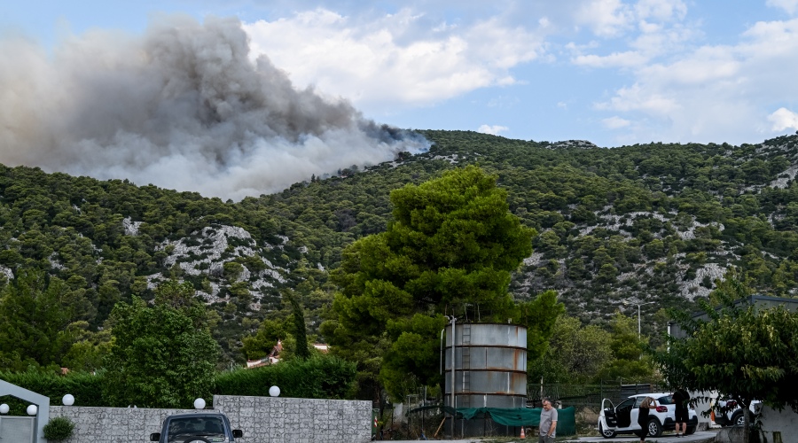 ΣΤΙΣ ΦΛΟΓΕΣ ΔΕΚΑ ΣΠΙΤΙΑ ΣΕ ΑΓΙΑ ΠΑΡΑΣΚΕΥΗ, ΑΓΙΟ ΙΩΑΝΝΗ ΡΩΣΟ ...
