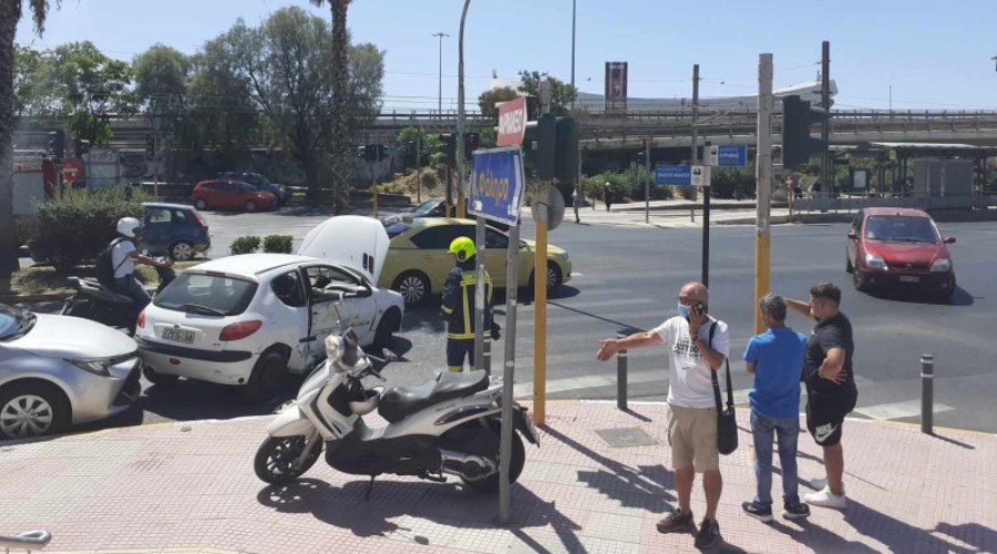 ΤΡΟΜΑΚΤΙΚΟ ΤΡΟΧΑΙΟ ΣΤΗΝ ΠΟΣΕΙΔΩΝΟΣ – ΑΥΤΟΚΙΝΗΤΟ ΞΕΦΥΓΕ ΤΗΣ ΠΟΡΕΙΑΣ ΤΟΥ ...