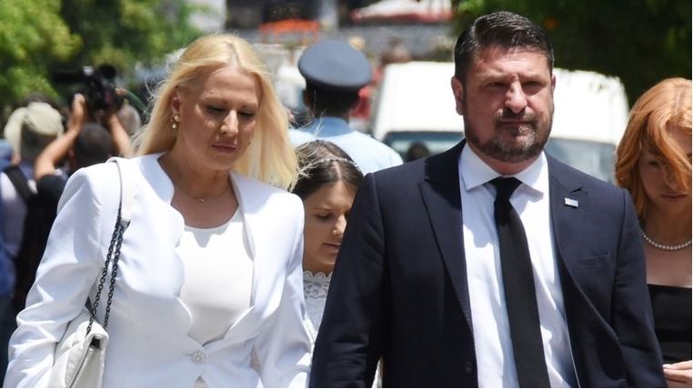 ΑΥΤΟΣ ΘΑ ΜΑΣ ΞΑΝΑΣΩΣΕΙ; ΕΝΩ Η ΕΛΛΑΔΑ ΖΕΙ ΤΗΝ ΑΠΟΛΥΤΗ ΚΟΛΑΣΗ, Ο ΕΠΟΜΕΝΟΣ ...