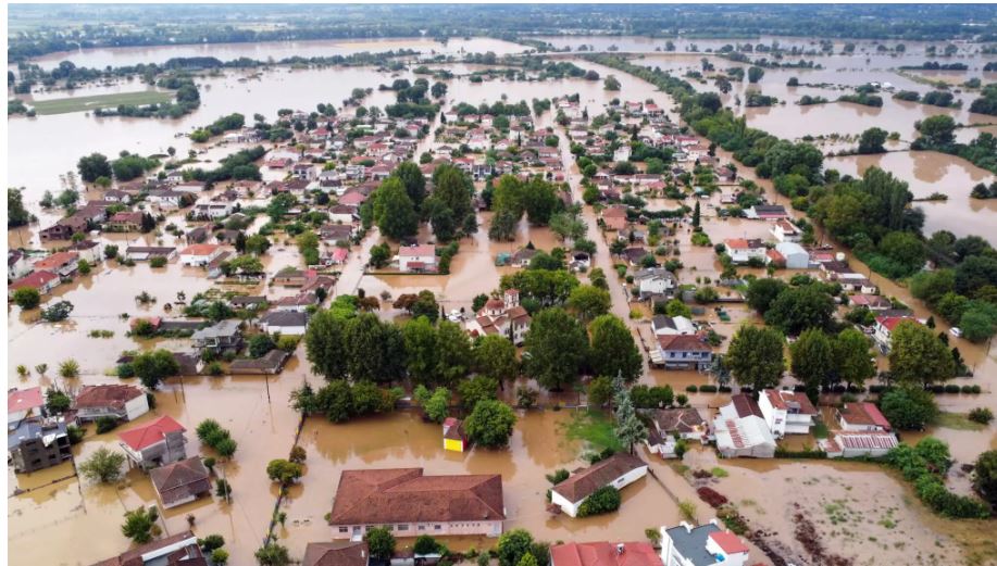ΑΠΙΣΤΕΥΤΗ ΤΡΑΓΩΔΙΑ ΜΕ ΜΙΑ ΔΥΝΑΤΗ ΒΡΟΧΗ! ΟΥΤΕ ΣΤΟ ΜΠΑΚΛΑΝΤΕΣ ΑΥΤΑ! ΔΥΟ ...