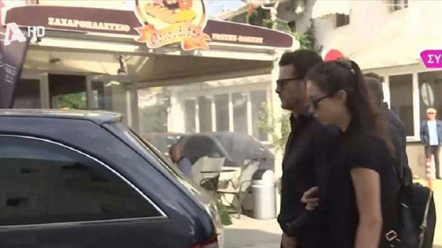Γιώργος Αγγελόπουλος: Έφτασε η σορός της μητέρας του στη Σκιάθο – Στο ...
