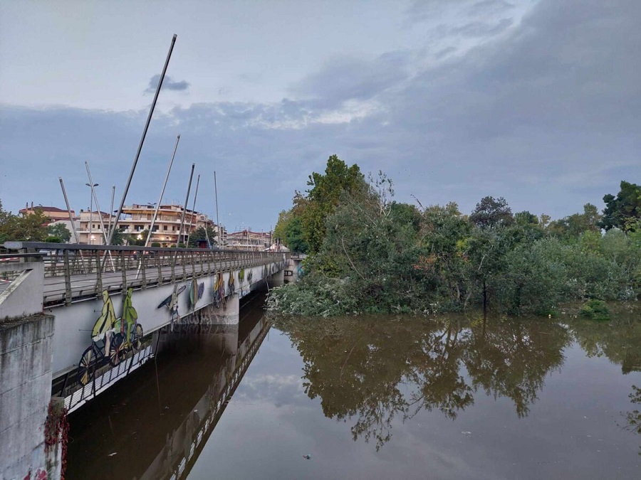 ΚΑΤΑΓΓΕΛΙΑ ΠΟΥ ΣΟΚΑΡΕΙ: ΤΡΥΠΑ ΣΤΟ ΑΝΑΧΩΜΑ ΣΤΟ ΑΛΚΑΖΑΡ, ΓΕΜΙΖΕΙ ΝΕΡΟ ...